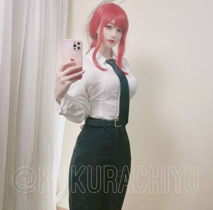 Cosplayer yummy.chiyo dá vida a Makima em um lindo cosplay